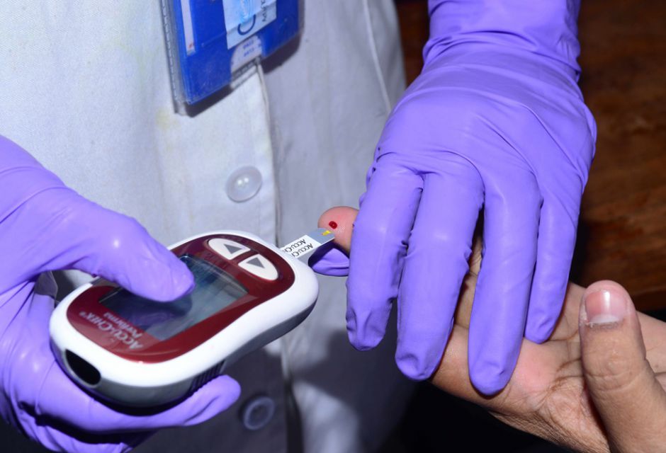 Measuring Blood Sugar Level using Glucometer