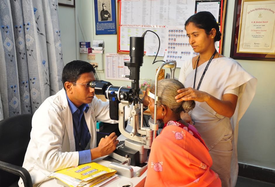 Assisting for Corneal scraping