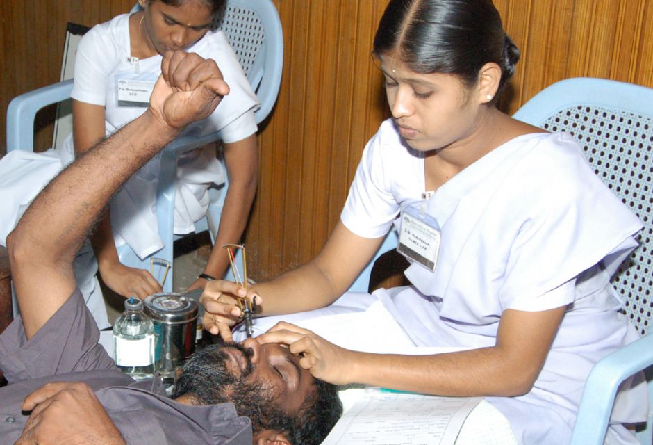 Measuring Intra Ocular Pressure using Schiotz Tonometer